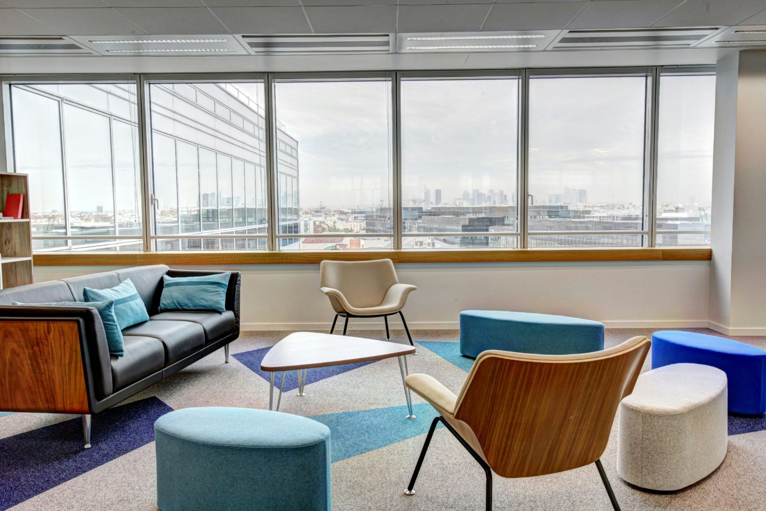 Top 5 Features to Look for in a High-Quality Video Conference Room